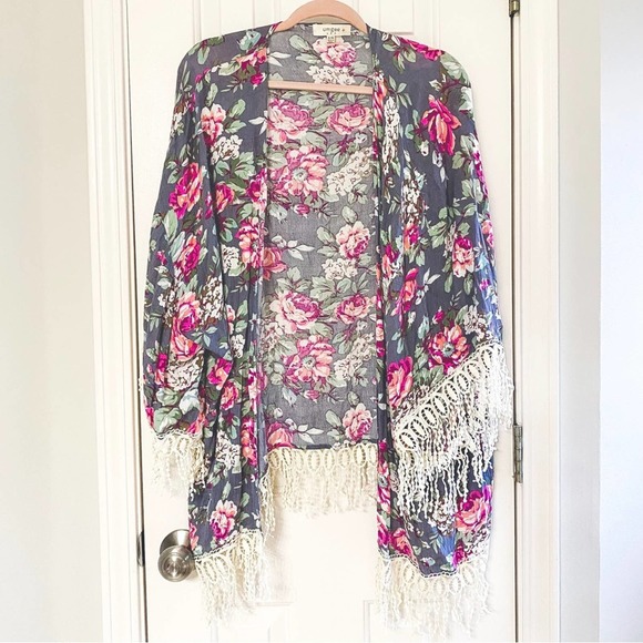 Umgee | Tops | Umgee Boho Gray Pink Floral Crochet Fringe Kimono Duster ...